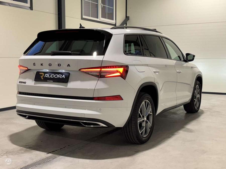White Skoda Kodiaq 2023 in Siauliai, with an engine capacity of 1.97 L and mileage of 135 thousand km for 28800 €, photo 5 on AUTOMOTO.COM.LV