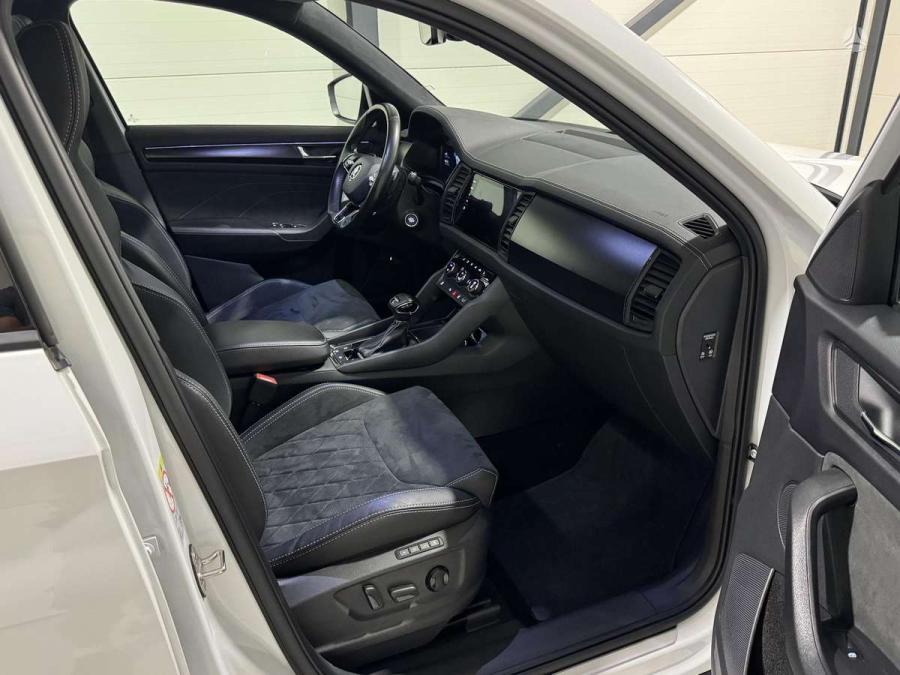White Skoda Kodiaq 2023 in Siauliai, with an engine capacity of 1.97 L and mileage of 135 thousand km for 28800 €, photo 19 on AUTOMOTO.COM.LV