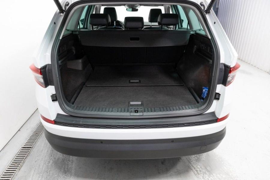 Белый Шкода Kodiaq 2023 в Вильнюс, объемом двигателя 2.00 л и пробегом 160 тыс. км за 25950 €, фото 20 на AUTOMOTO.COM.LV