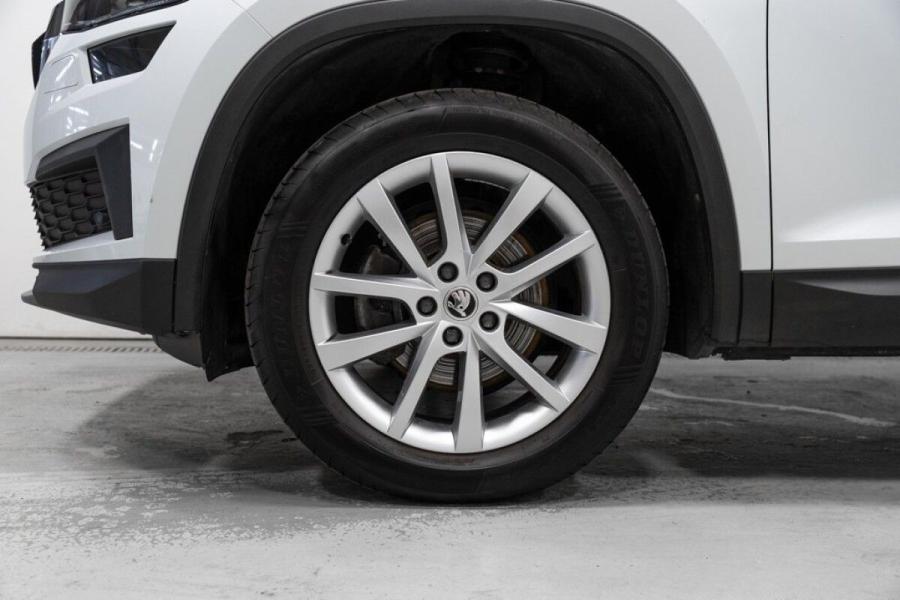 Белый Шкода Kodiaq 2023 в Вильнюс, объемом двигателя 2.00 л и пробегом 160 тыс. км за 25950 €, фото 22 на AUTOMOTO.COM.LV