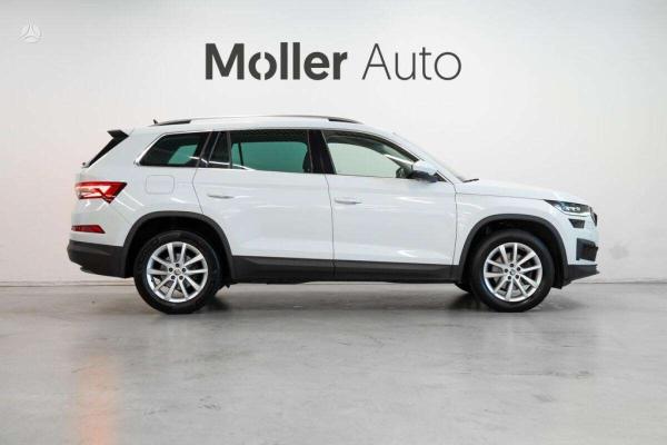 White Skoda Kodiaq 2023 in Vilnius, with an engine capacity of 2.00 L and mileage of 158 thousand km for 25200 €, photo 4 on AUTOMOTO.COM.LV