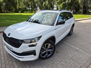 Белый Шкода Kodiaq 2023 в Таураге, объемом двигателя 1.97 л и пробегом 265 тыс. км за 22900 €, фото  на AUTOMOTO.COM.LV