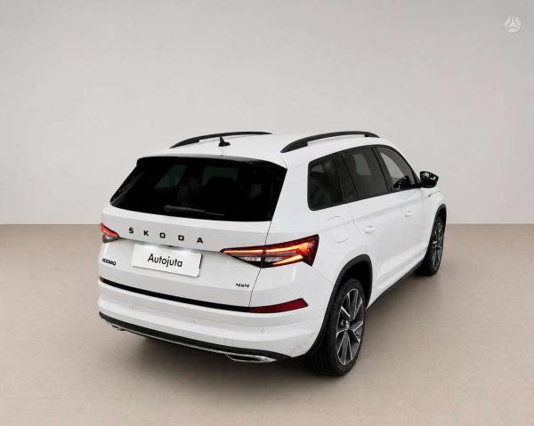 White Skoda Kodiaq 2023 in Kaunas, with an engine capacity of 1.97 L and mileage of 163 thousand km for 25900 €, photo 5 on AUTOMOTO.COM.LV