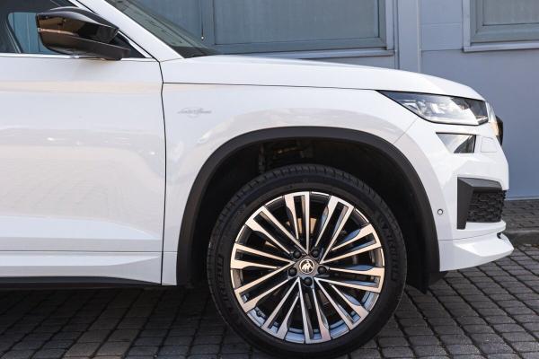 Белый Шкода Kodiaq 2023 в Вентспилс, объемом двигателя 2.00 л и пробегом 149 тыс. км за 32000 €, фото 10 на AUTOMOTO.COM.LV