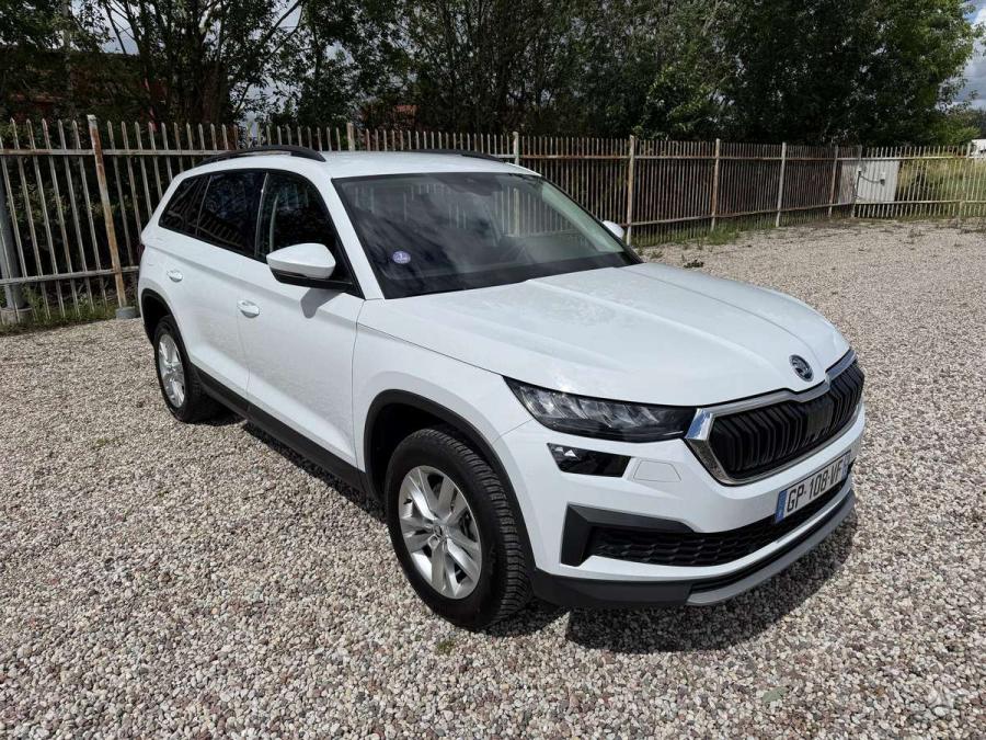 White Skoda Kodiaq 2023 in Marijampole, with an engine capacity of 1.50 L and mileage of 171 thousand km for 21538 €, photo 3 on AUTOMOTO.COM.LV