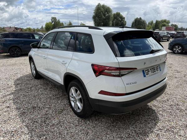 White Skoda Kodiaq 2023 in Marijampole, with an engine capacity of 1.50 L and mileage of 171 thousand km for 21538 €, photo 4 on AUTOMOTO.COM.LV
