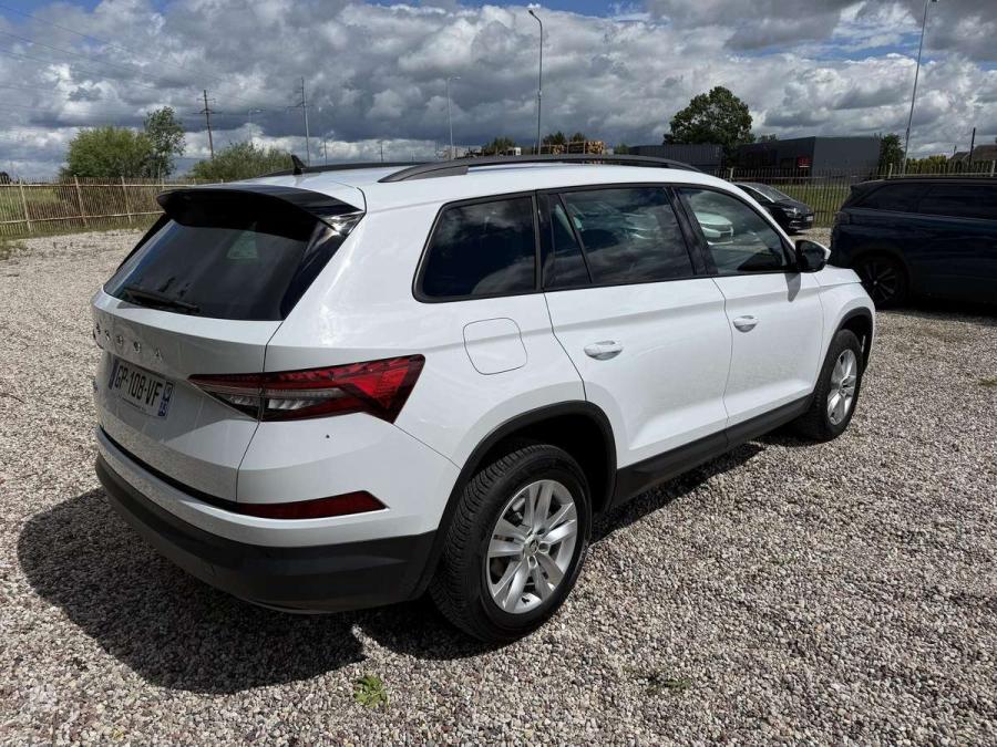 White Skoda Kodiaq 2023 in Marijampole, with an engine capacity of 1.50 L and mileage of 171 thousand km for 21538 €, photo 5 on AUTOMOTO.COM.LV