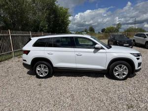 White Skoda Kodiaq 2023 in Marijampole, with an engine capacity of 1.50 L and mileage of 171 thousand km for 21538 €, photo 6 on AUTOMOTO.COM.LV