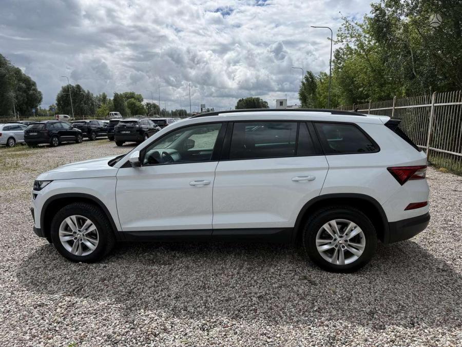 White Skoda Kodiaq 2023 in Marijampole, with an engine capacity of 1.50 L and mileage of 171 thousand km for 21538 €, photo 7 on AUTOMOTO.COM.LV