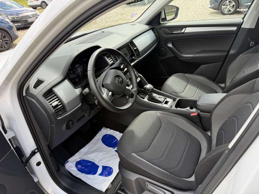 White Skoda Kodiaq 2023 in Marijampole, with an engine capacity of 1.50 L and mileage of 171 thousand km for 21538 €, photo 14 on AUTOMOTO.COM.LV