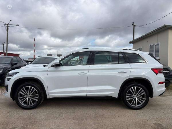 White Skoda Kodiaq 2023 in Vilnius, with an engine capacity of 1.97 L and mileage of 187 thousand km for 25800 €, photo 3 on AUTOMOTO.COM.LV