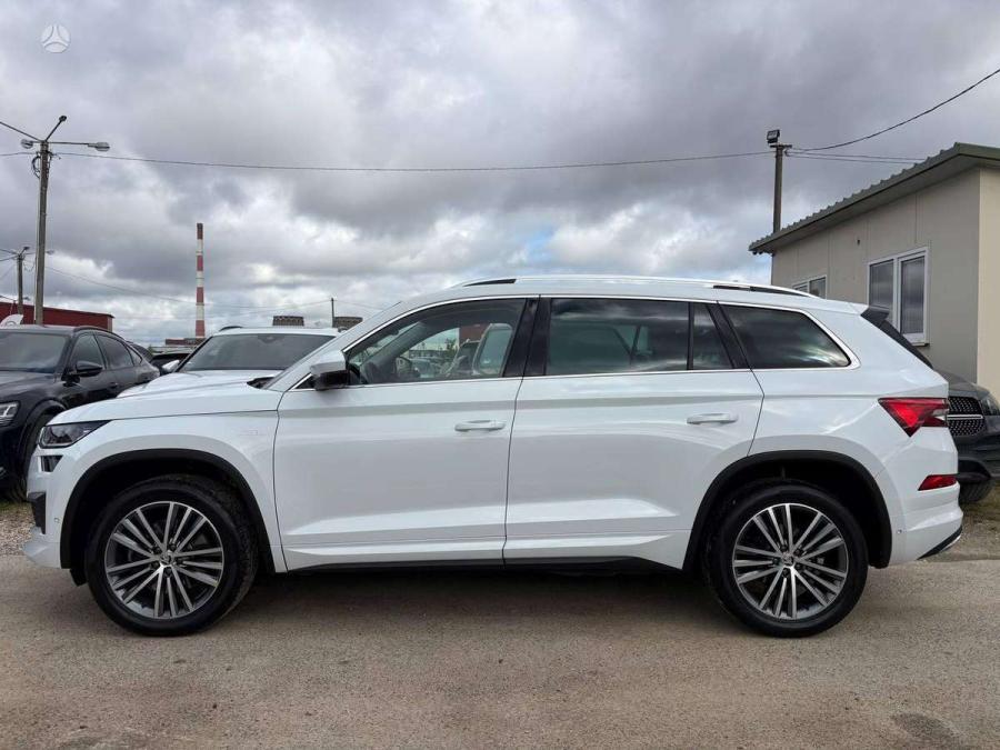 White Skoda Kodiaq 2023 in Vilnius, with an engine capacity of 1.97 L and mileage of 187 thousand km for 25800 €, photo 3 on AUTOMOTO.COM.LV