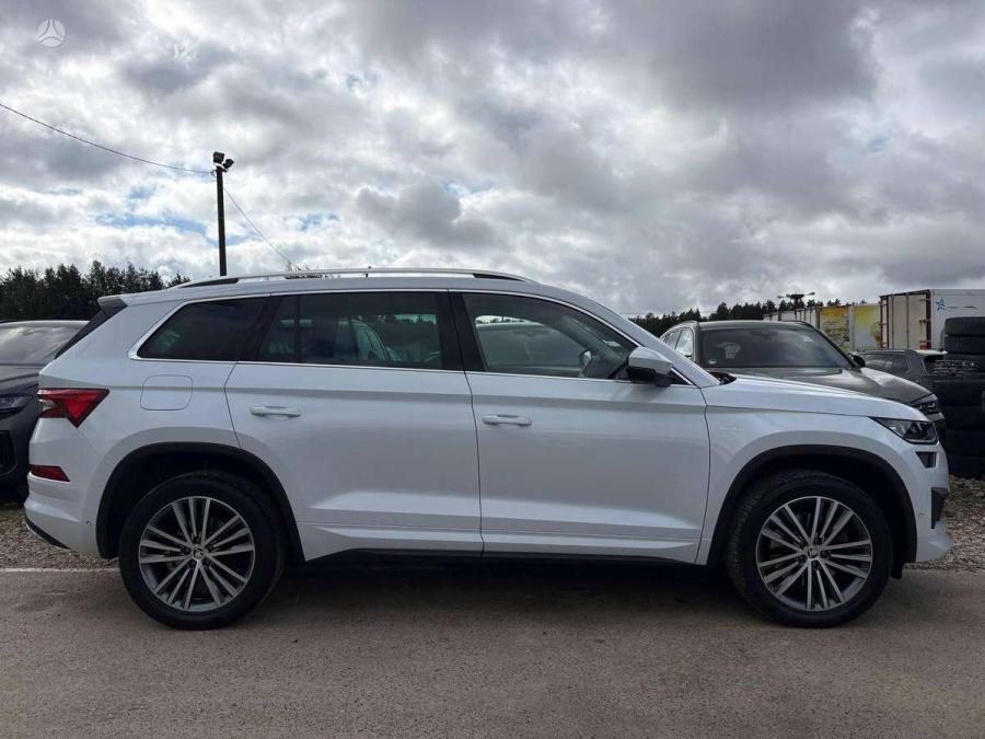 White Skoda Kodiaq 2023 in Vilnius, with an engine capacity of 1.97 L and mileage of 187 thousand km for 25800 €, photo 6 on AUTOMOTO.COM.LV