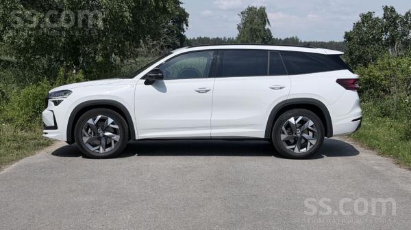 White Skoda Kodiaq 2024 in Riga, with an engine capacity of 1.50 L and mileage of 28 thousand km for 34800 €, photo 4 on AUTOMOTO.COM.LV