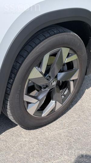 Белый Шкода Kodiaq 2024 в Рига, объемом двигателя 1.50 л и пробегом 28 тыс. км за 34800 €, фото 16 на AUTOMOTO.COM.LV