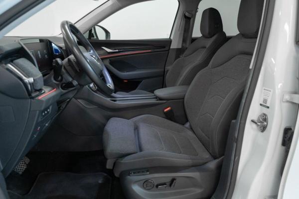 White Skoda Kodiaq 2024 in Vilnius, with an engine capacity of 1.50 L and mileage of 24 thousand km for 33900 €, photo 7 on AUTOMOTO.COM.LV
