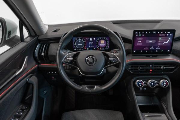 White Skoda Kodiaq 2024 in Vilnius, with an engine capacity of 1.50 L and mileage of 24 thousand km for 33900 €, photo 9 on AUTOMOTO.COM.LV