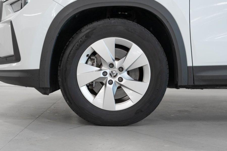 Белый Шкода Kodiaq 2024 в Вильнюс, объемом двигателя 1.50 л и пробегом 24 тыс. км за 33900 €, фото 27 на AUTOMOTO.COM.LV