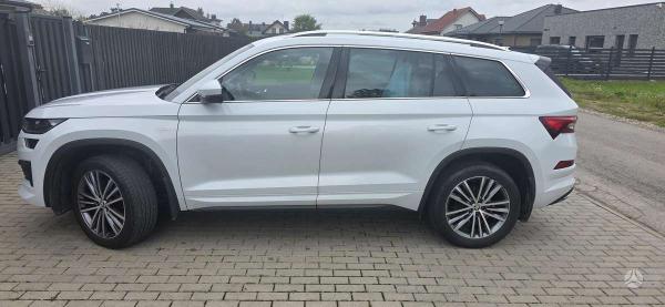 White Skoda Kodiaq 2024 in Klaipeda, with an engine capacity of 1.98 L and mileage of 60 thousand km for 34900 €, photo 1 on AUTOMOTO.COM.LV