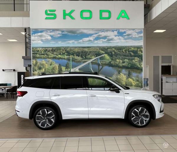 White Skoda Kodiaq 2025 in Alytus, with an engine capacity of 1.50 L and mileage of 0 thousand km for 42900 €, photo 1 on AUTOMOTO.COM.LV