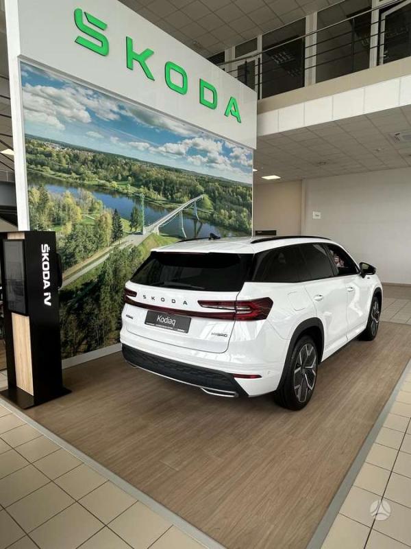 White Skoda Kodiaq 2025 in Alytus, with an engine capacity of 1.50 L and mileage of 0 thousand km for 42900 €, photo 6 on AUTOMOTO.COM.LV