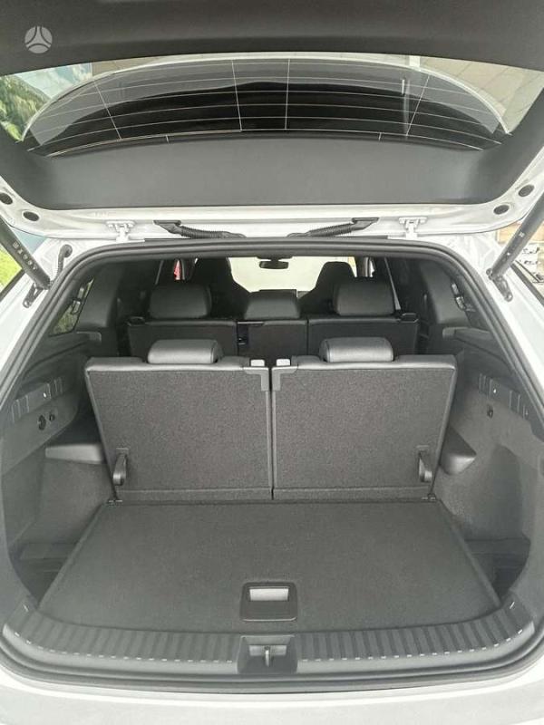 White Skoda Kodiaq 2025 in Alytus, with an engine capacity of 1.50 L and mileage of 0 thousand km for 42900 €, photo 10 on AUTOMOTO.COM.LV