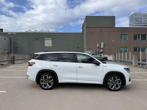 Balts Skoda Kodiaq 2025 Tallina, ar dzinēja tilpumu 1.50 L un nobraukumu 9 tūkst. km par 41140 €, foto 7 vietnē AUTOMOTO.COM.LV