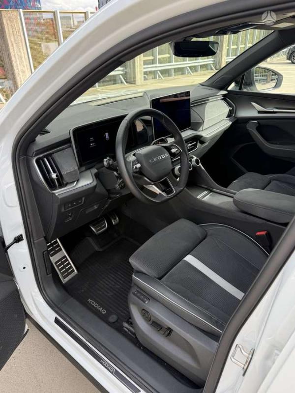 Белый Шкода Kodiaq 2025 в Таллин, объемом двигателя 1.50 л и пробегом 9 тыс. км за 41140 €, фото 10 на AUTOMOTO.COM.LV