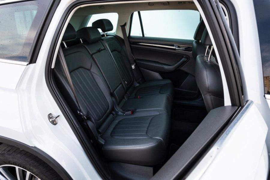White Skoda Kodiaq 2023 in Riga, with an engine capacity of 2.00 L and mileage of 146 thousand km for 29500 €, photo 8 on AUTOMOTO.COM.LV