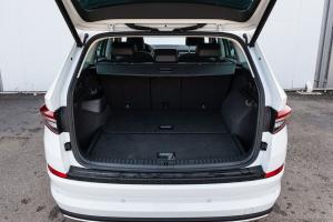 White Skoda Kodiaq 2023 in Riga, with an engine capacity of 2.00 L and mileage of 146 thousand km for 29500 €, photo 9 on AUTOMOTO.COM.LV