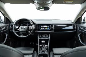 White Skoda Kodiaq 2023 in Riga, with an engine capacity of 2.00 L and mileage of 146 thousand km for 29500 €, photo 12 on AUTOMOTO.COM.LV