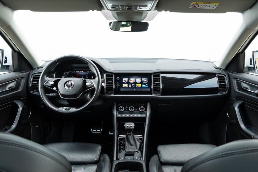 White Skoda Kodiaq 2023 in Riga, with an engine capacity of 2.00 L and mileage of 146 thousand km for 29500 €, photo 12 on AUTOMOTO.COM.LV