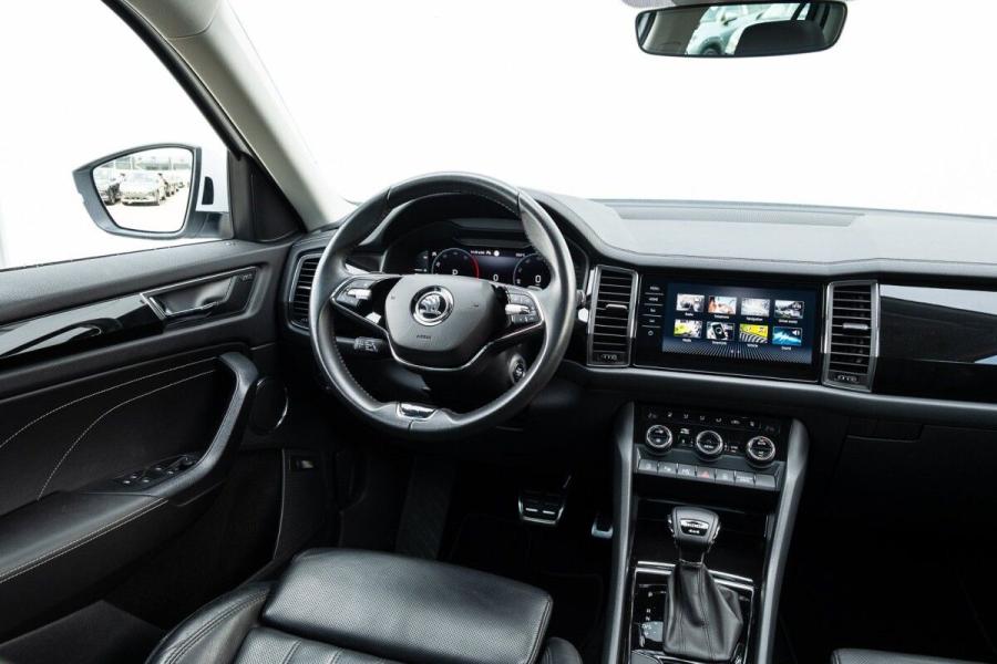 White Skoda Kodiaq 2023 in Riga, with an engine capacity of 2.00 L and mileage of 146 thousand km for 29500 €, photo 13 on AUTOMOTO.COM.LV
