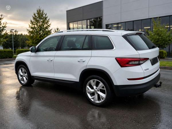 White Skoda Kodiaq 2017 in Vilnius, with an engine capacity of 1.97 L and mileage of 179 thousand km for 16900 €, photo 4 on AUTOMOTO.COM.LV