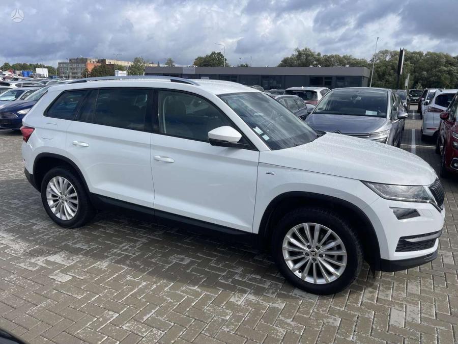 White Skoda Kodiaq 2020 in Taurage, with an engine capacity of 2.00 L and mileage of 245 thousand km for 14500 €, photo 5 on AUTOMOTO.COM.LV