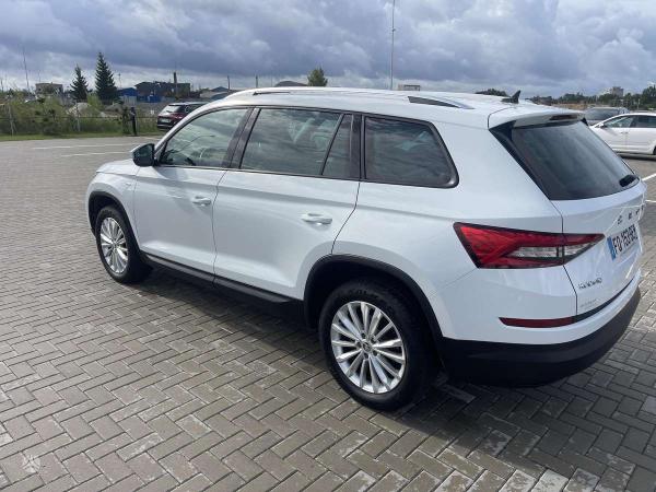 White Skoda Kodiaq 2020 in Taurage, with an engine capacity of 2.00 L and mileage of 245 thousand km for 14500 €, photo 10 on AUTOMOTO.COM.LV