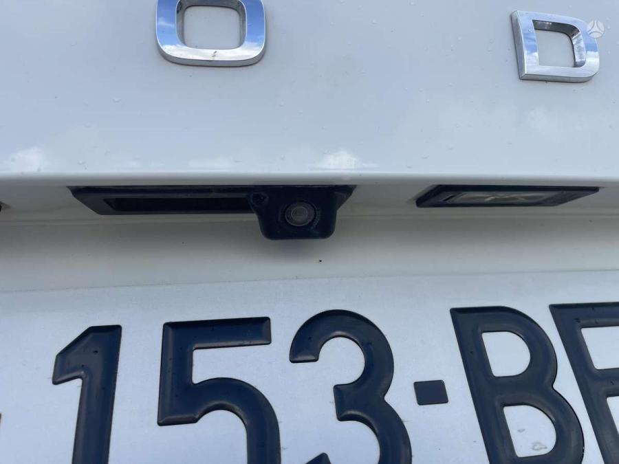 White Skoda Kodiaq 2020 in Taurage, with an engine capacity of 2.00 L and mileage of 245 thousand km for 14500 €, photo 11 on AUTOMOTO.COM.LV