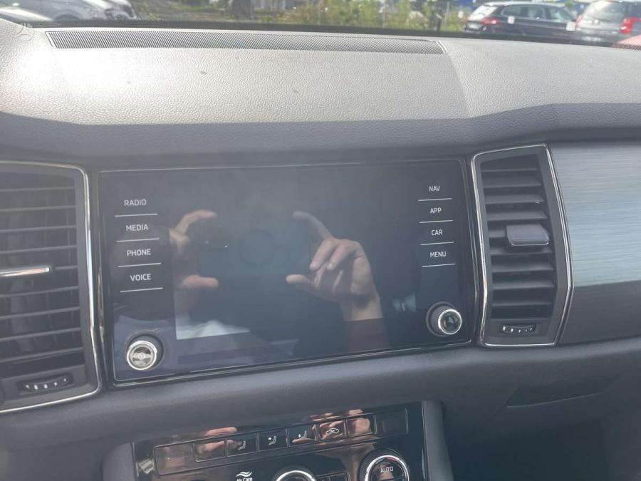 White Skoda Kodiaq 2020 in Taurage, with an engine capacity of 2.00 L and mileage of 245 thousand km for 14500 €, photo 19 on AUTOMOTO.COM.LV
