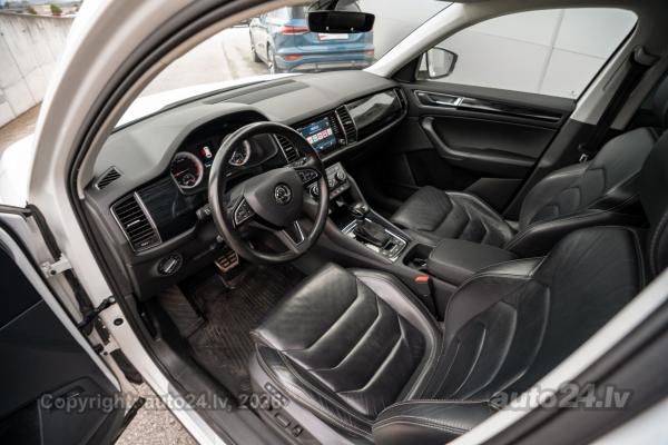 White Skoda Kodiaq 2018 in Tartu, with an engine capacity of 2.00 L and mileage of 179 thousand km for 23900 €, photo 4 on AUTOMOTO.COM.LV