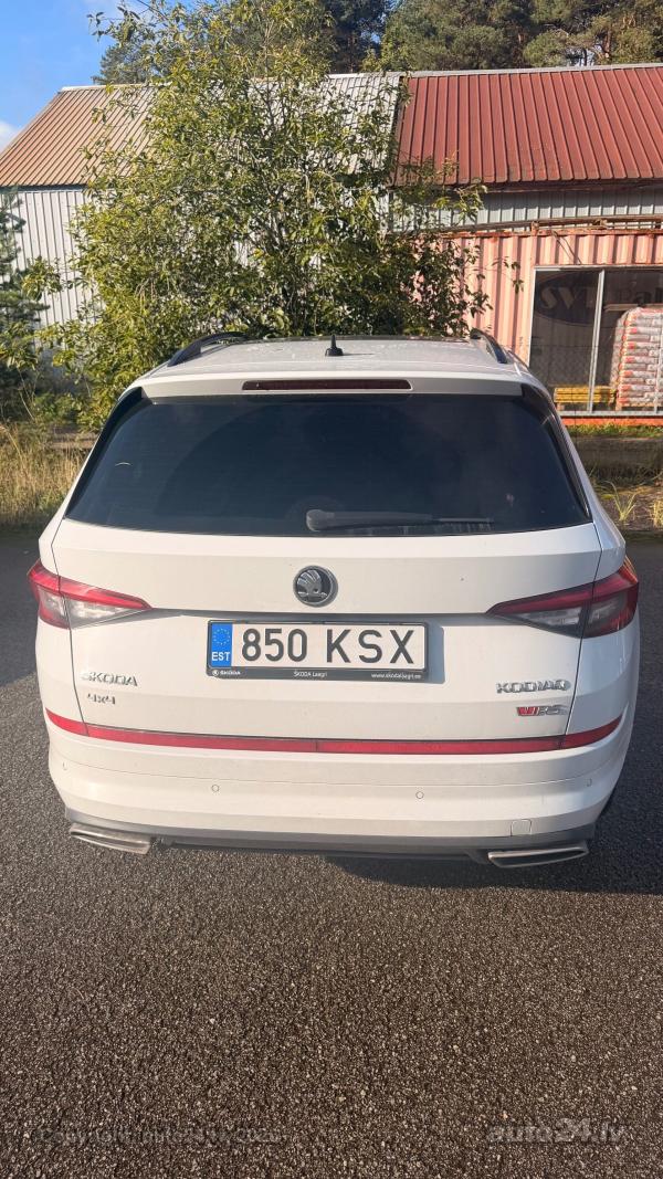 Skoda Kodiaq 2019 in Tallinn on AUTOMOTO.COM.LV White Skoda Kodiaq 2019 in Tallinn, with an engine capacity of 2.00 L and mileage of 245 thousand km for 24000 €, photo 4 on AUTOMOTO.COM.LV