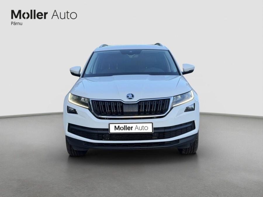 Белый Шкода Kodiaq 2019 в Пярну, объемом двигателя 2.00 л и пробегом 186 тыс. км за 25900 €, фото 4 на AUTOMOTO.COM.LV