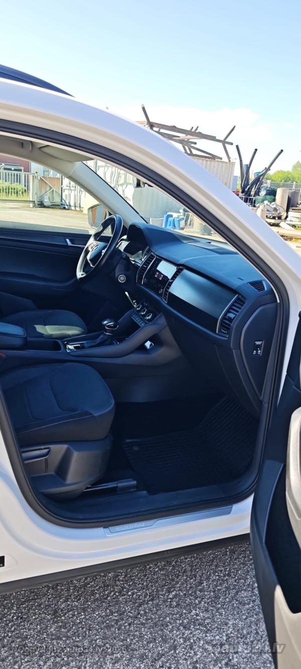 White Skoda Kodiaq 2021 in Tallinn, with an engine capacity of 2.00 L and mileage of 17 thousand km for 22000 €, photo 3 on AUTOMOTO.COM.LV