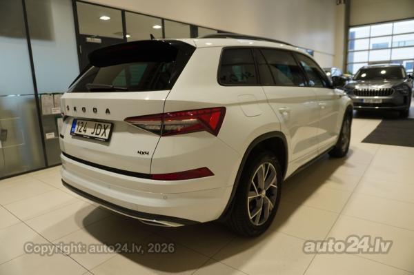 Белый Шкода Kodiaq 2021 в Таллин, объемом двигателя 2.00 л и пробегом 82 тыс. км за 31900 €, фото 3 на AUTOMOTO.COM.LV
