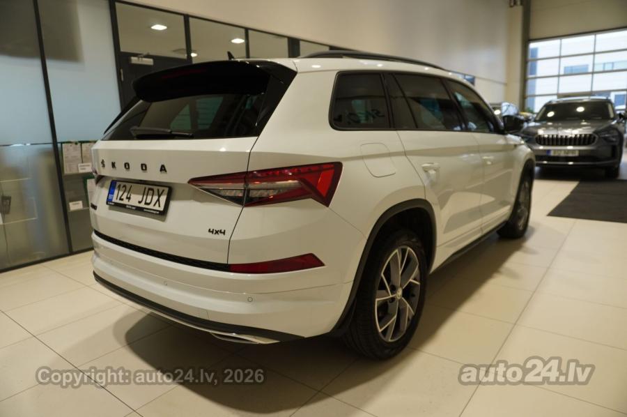 Белый Шкода Kodiaq 2021 в Таллин, объемом двигателя 2.00 л и пробегом 82 тыс. км за 31900 €, фото 4 на AUTOMOTO.COM.LV