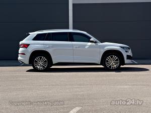 Белый Шкода Kodiaq 2022 в Таллин, объемом двигателя 2.00 л и пробегом 135 тыс. км за 28500 €, фото 5 на AUTOMOTO.COM.LV