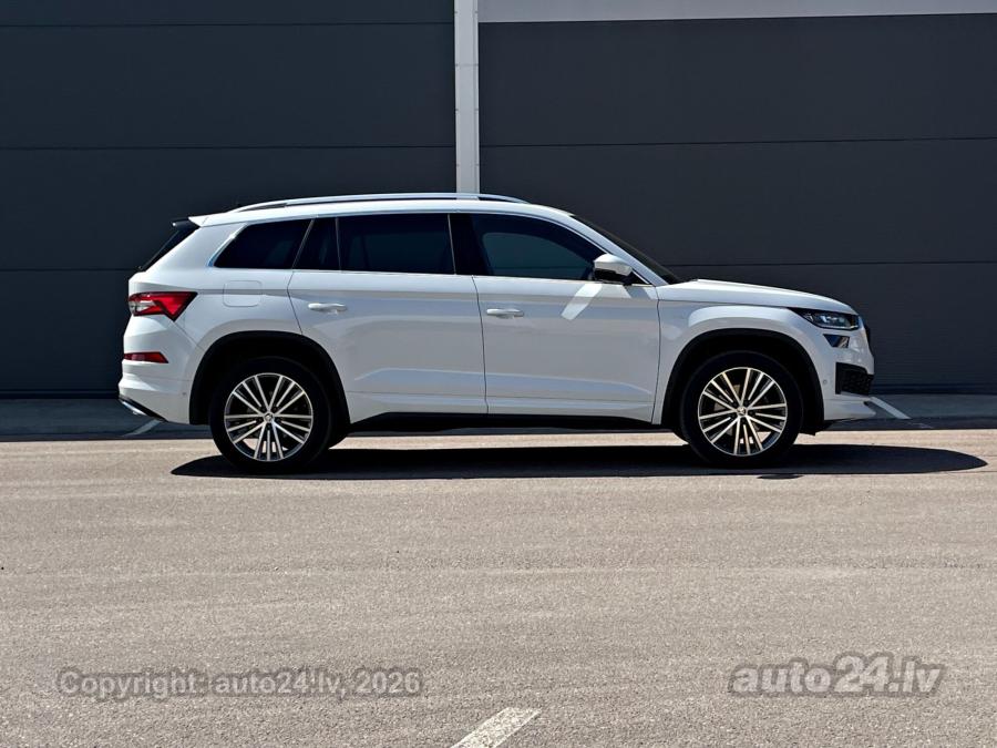 Белый Шкода Kodiaq 2022 в Таллин, объемом двигателя 2.00 л и пробегом 135 тыс. км за 28500 €, фото 5 на AUTOMOTO.COM.LV