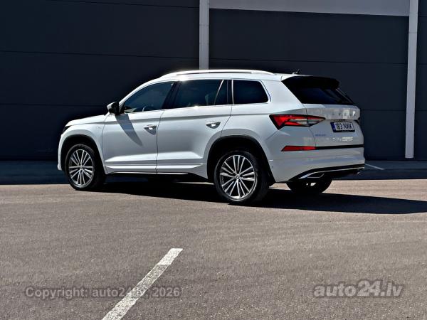 White Skoda Kodiaq 2022 in Tallinn, with an engine capacity of 2.00 L and mileage of 135 thousand km for 28500 €, photo 8 on AUTOMOTO.COM.LV