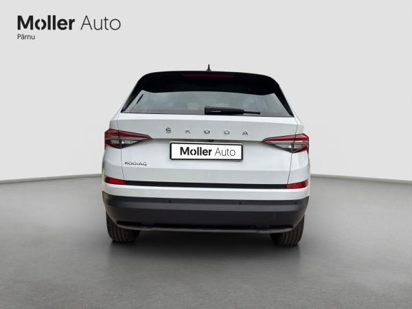 Balts Skoda Kodiaq 2022 Pērnava, ar dzinēja tilpumu 1.50 L un nobraukumu 70 tūkst. km par 30000 €, foto 4 vietnē AUTOMOTO.COM.LV