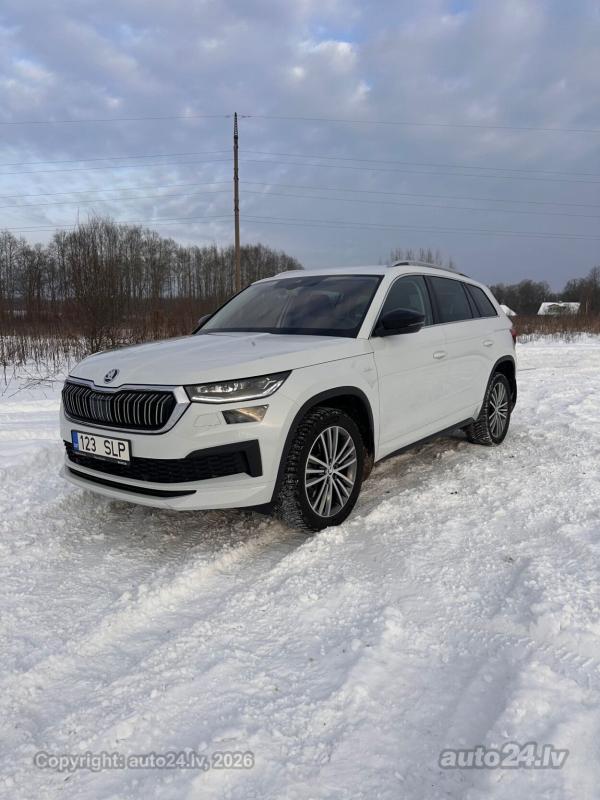 Белый Шкода Kodiaq 2023 в Нарва, объемом двигателя 2.00 л и пробегом 37 тыс. км за 39800 €, фото 1 на AUTOMOTO.COM.LV