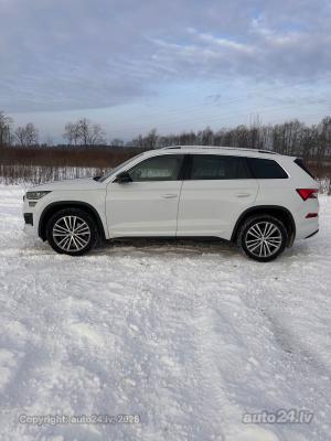 Белый Шкода Kodiaq 2023 в Нарва, объемом двигателя 2.00 л и пробегом 37 тыс. км за 39800 €, фото 2 на AUTOMOTO.COM.LV